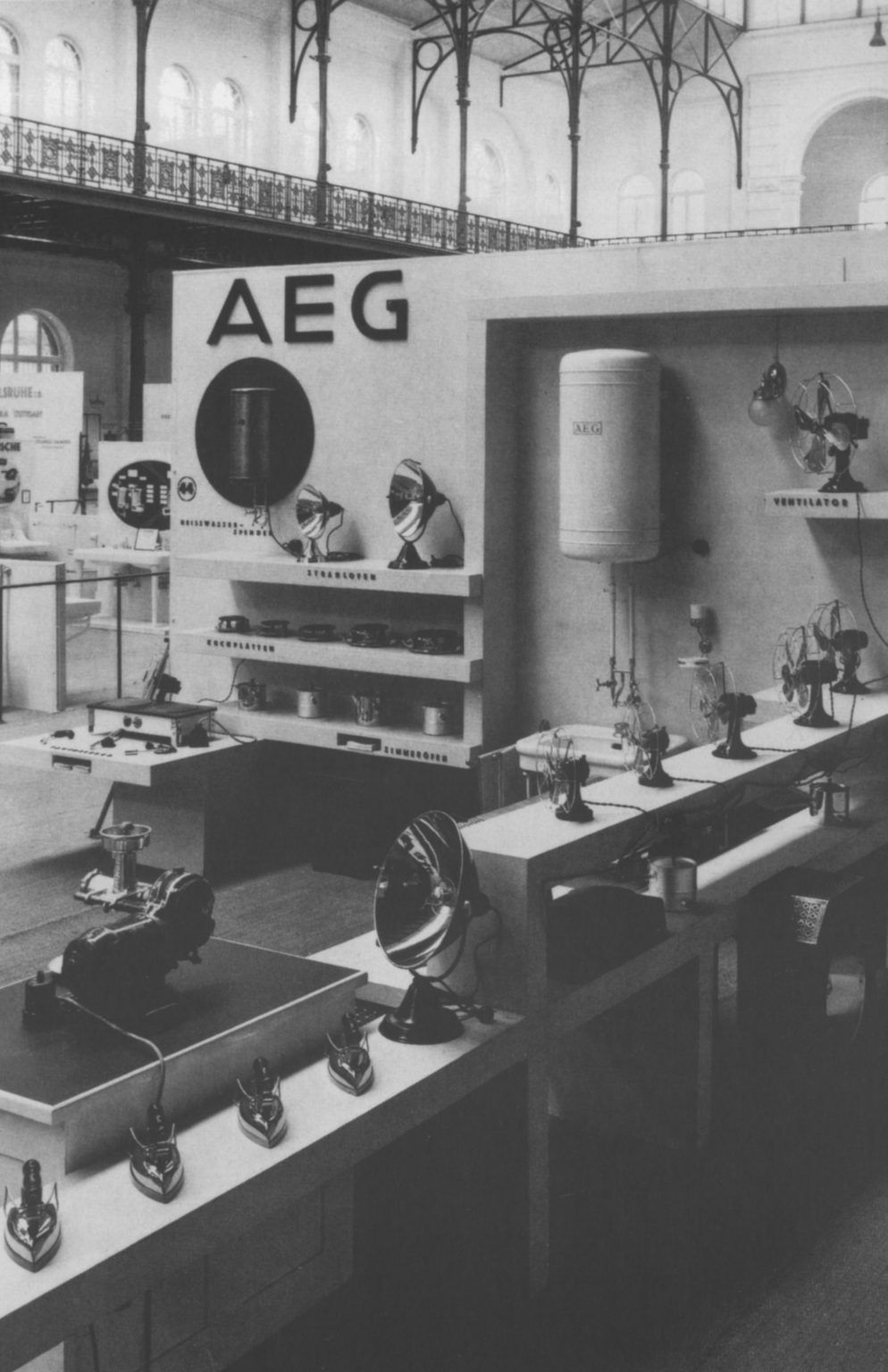 Luxury and Modernism: Architecture and the Object in Germany 1900–1933 ...